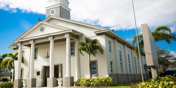 Davis Seawinds Funeral Home & Crematory | cemetery.com